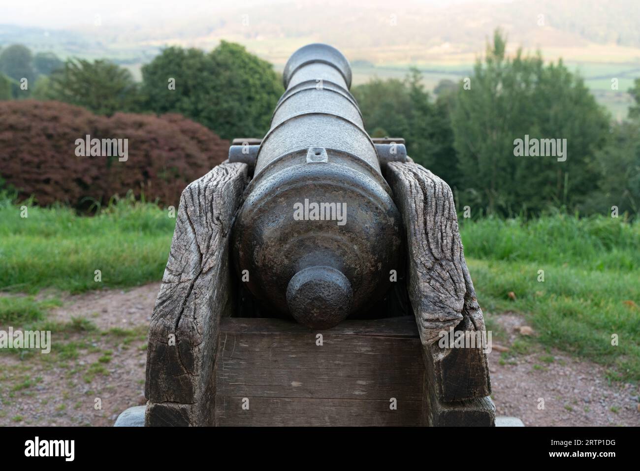 Old fashioned cannon hi-res stock photography and images - Alamy