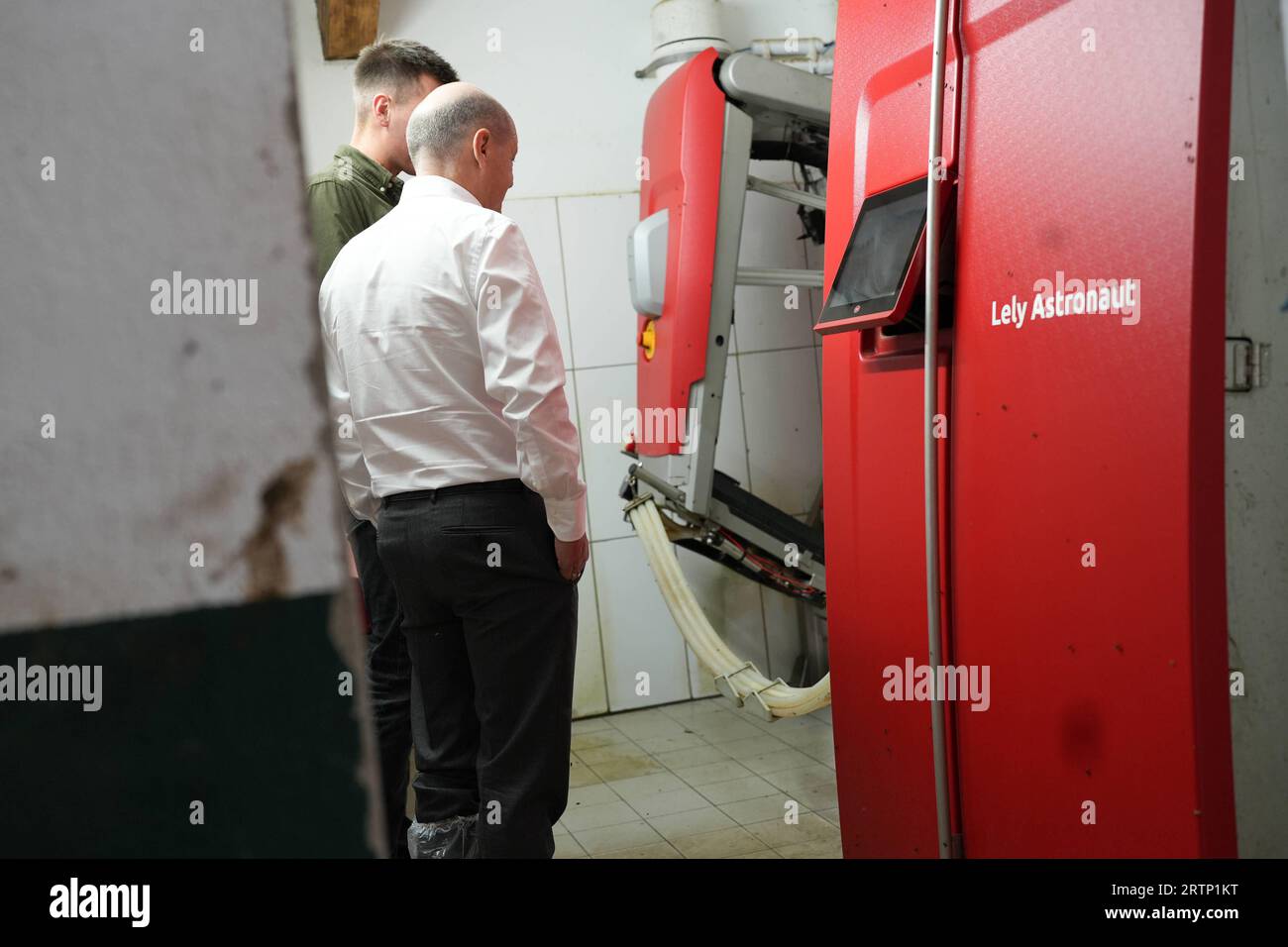Bundeskanzler besucht Oekobauernhof Suendermann in Bremen Bundeskanzler ...
