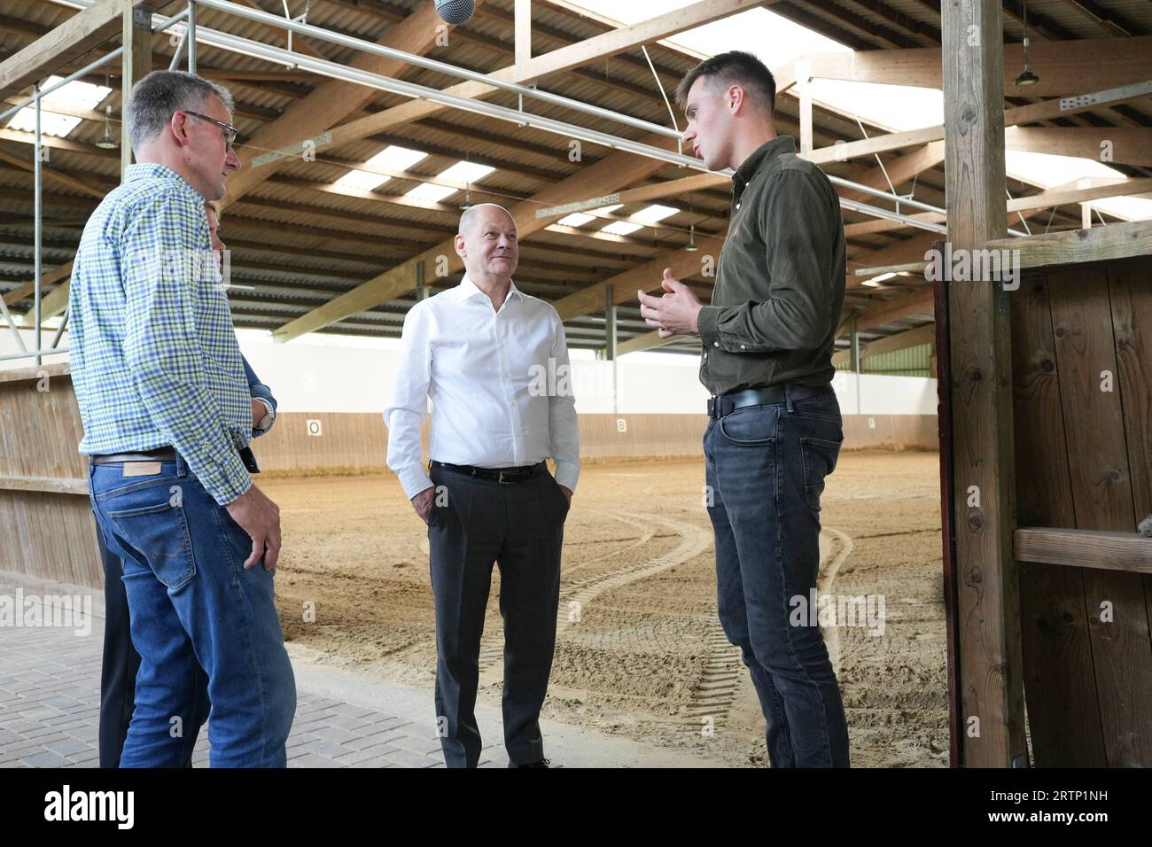 Bundeskanzler besucht Oekobauernhof Suendermann in Bremen Bundeskanzler ...