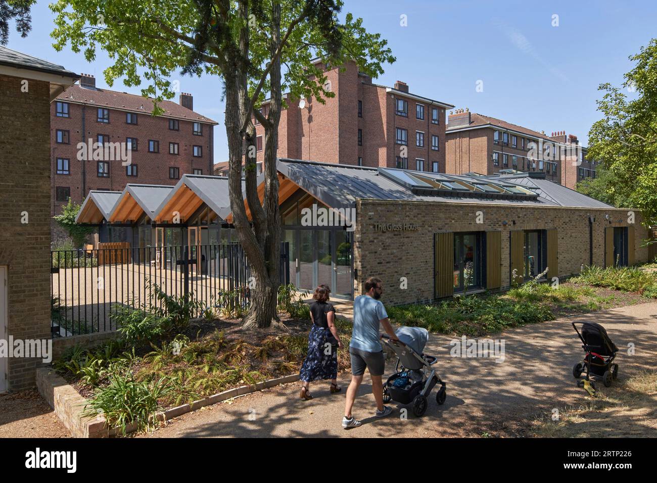 Exterior view of 'glass house'. Springfield Park, London, United ...