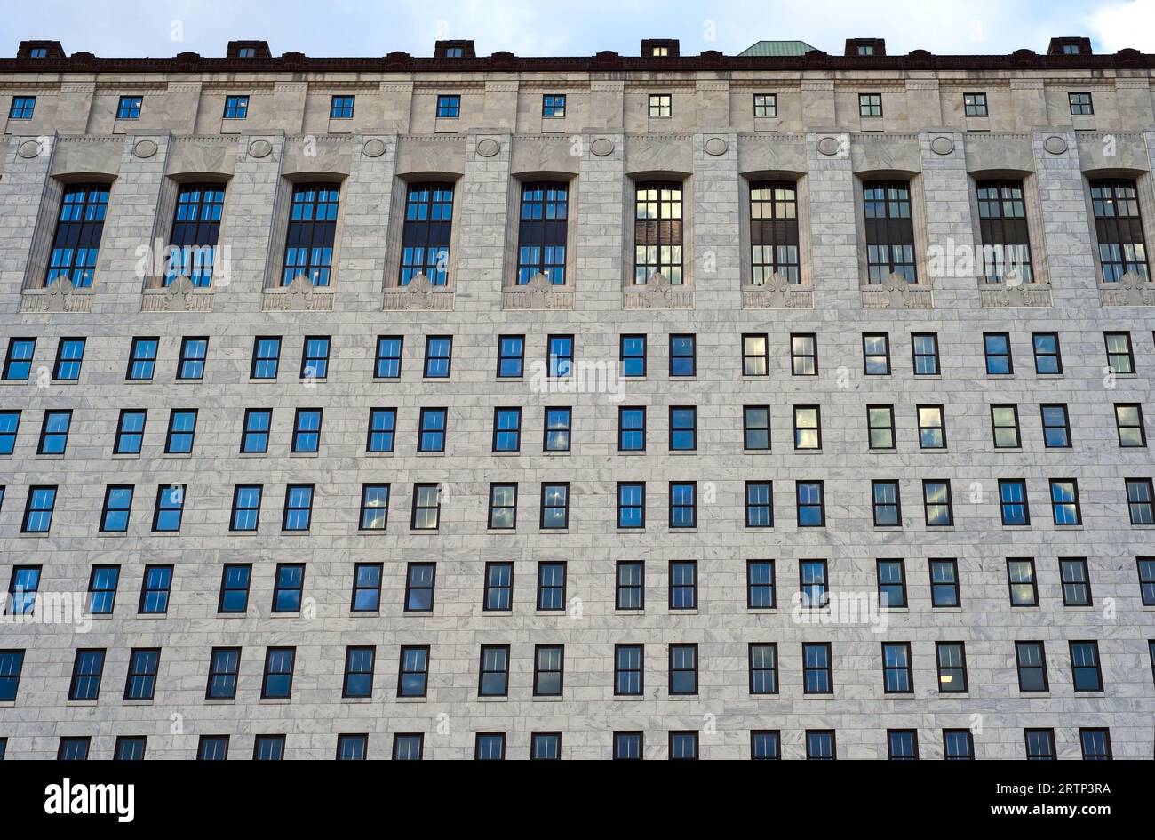 Modern courthouse structure hi-res stock photography and images - Alamy
