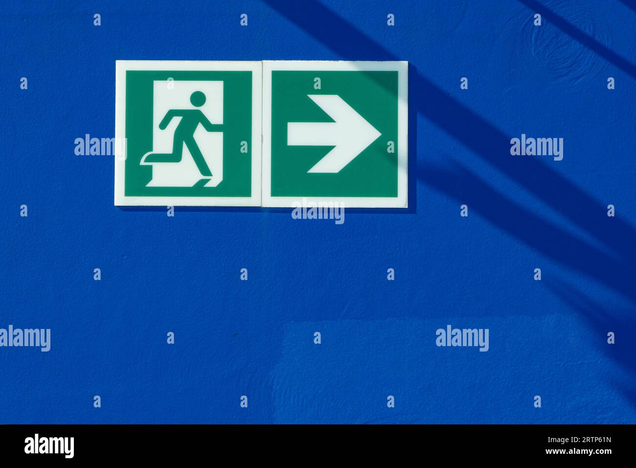 Signage running hi-res stock photography and images - Alamy