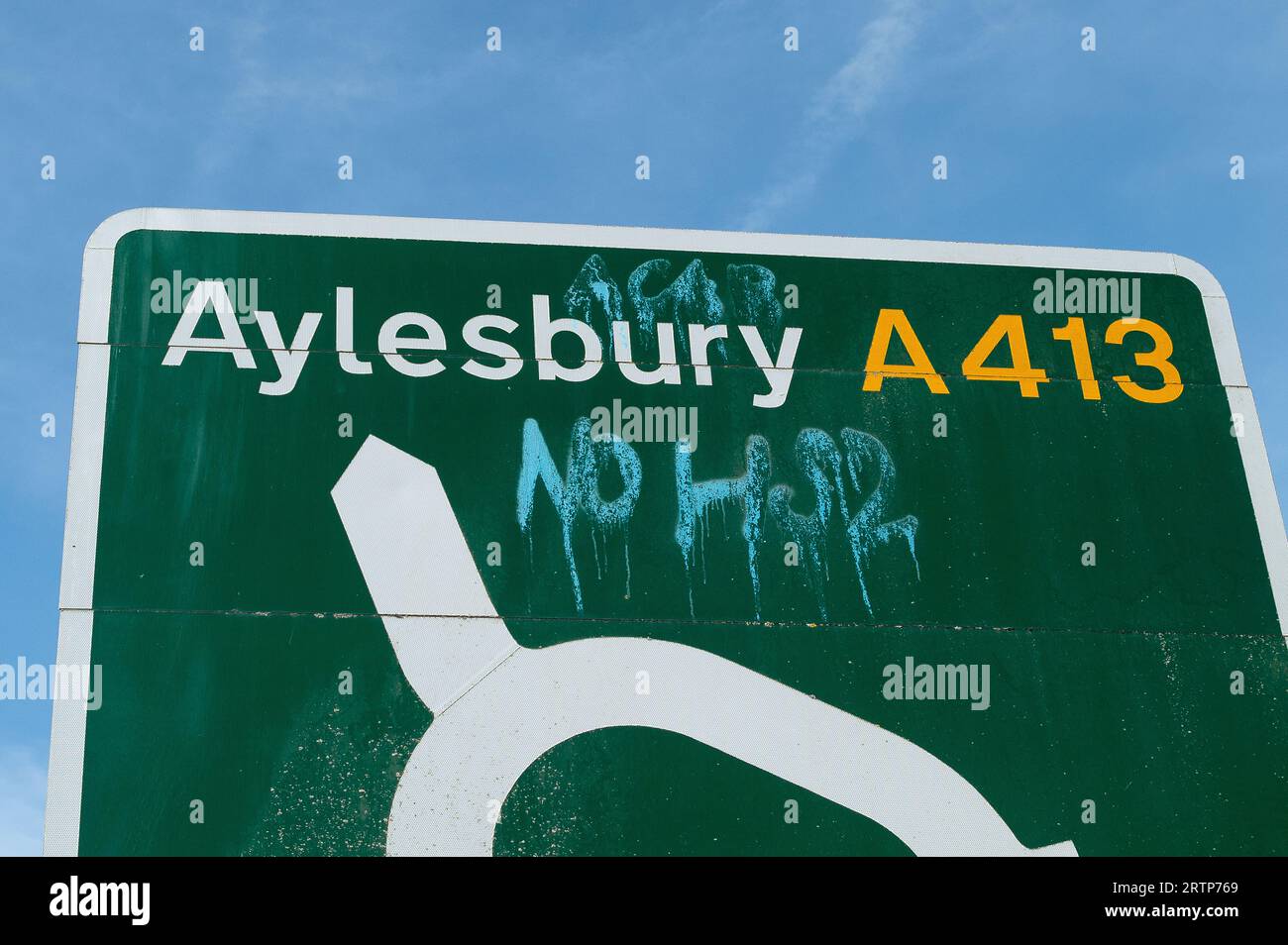 Wendover, UK. 14th September, 2023. No HS2 graffiti on a road sign. HS2 ...