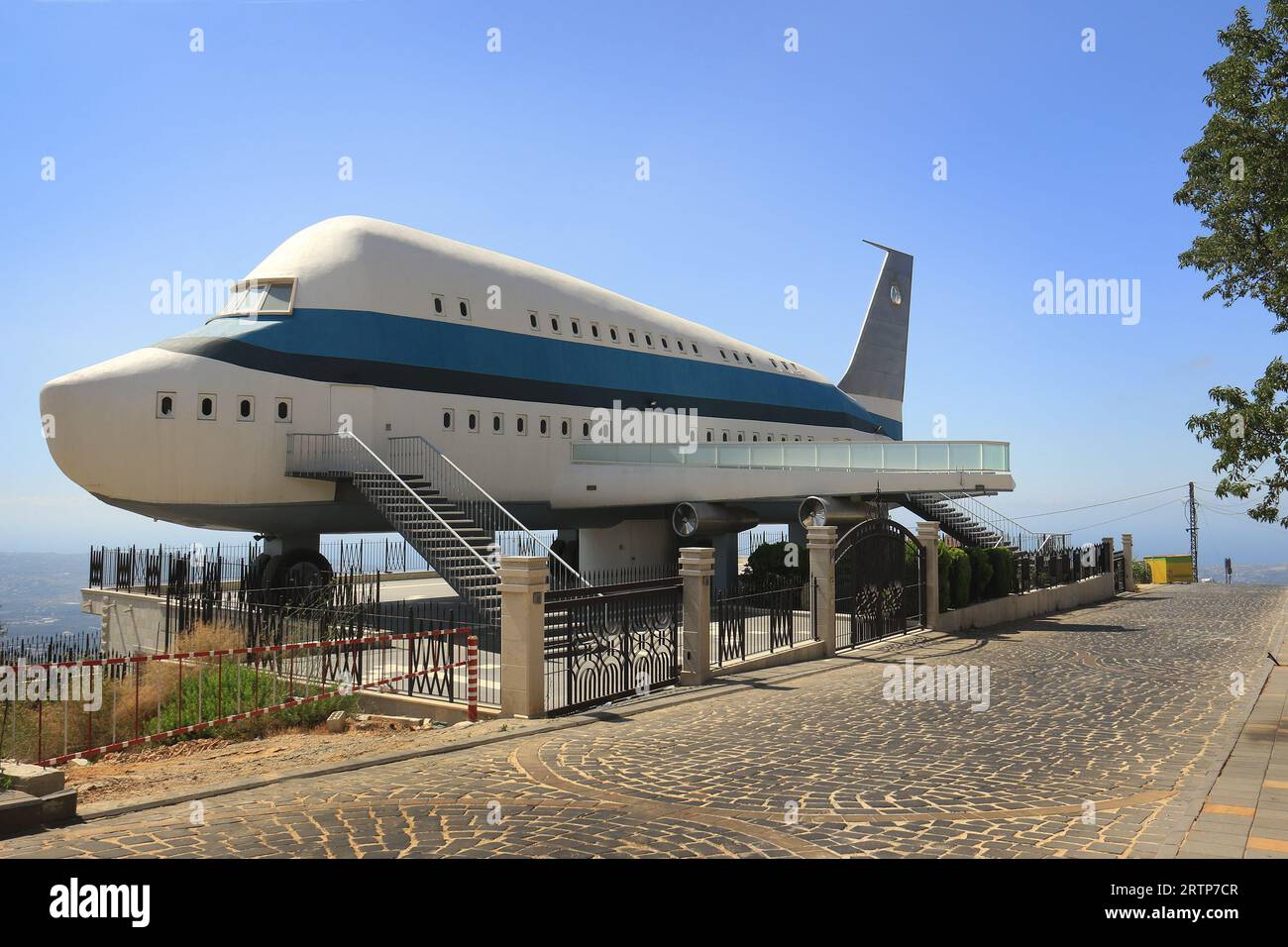 Airplane house hi-res stock photography and images - Alamy