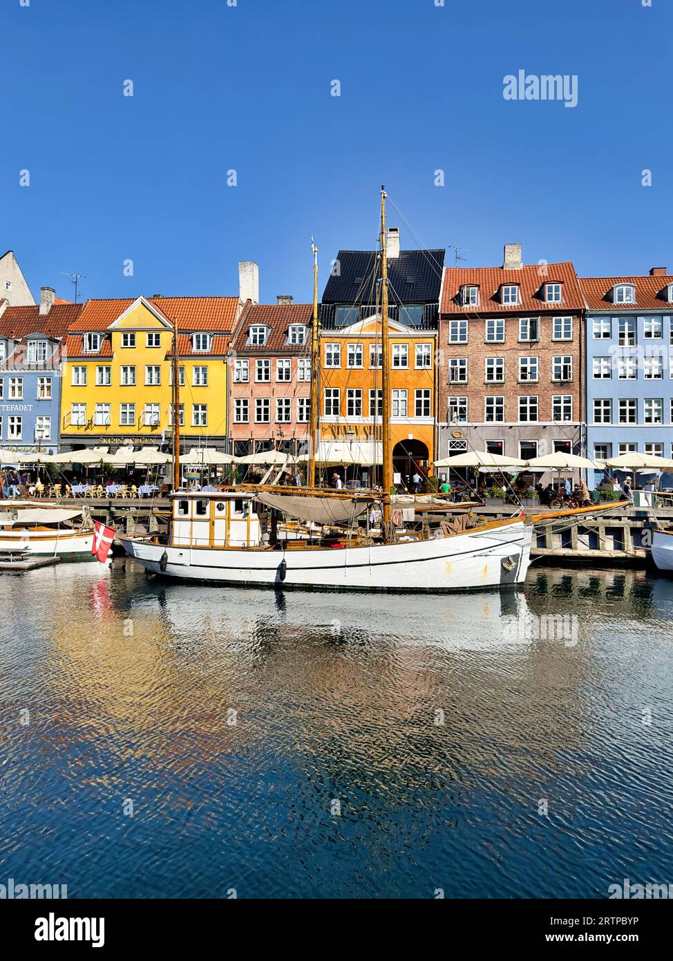 Nyhavn area hi-res stock photography and images - Alamy