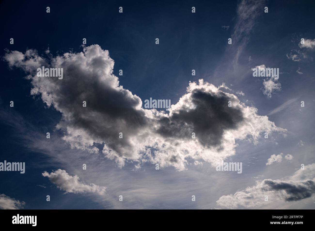 Light cumulus cloud hi-res stock photography and images - Alamy