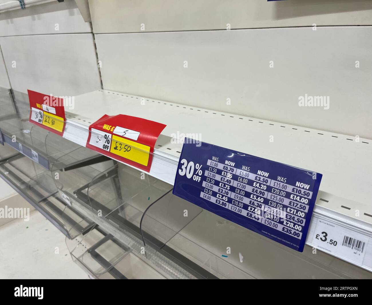 Empty wilko store hi-res stock photography and images - Alamy