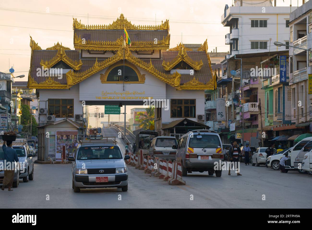 Myanmar thai border hi-res stock photography and images - Alamy