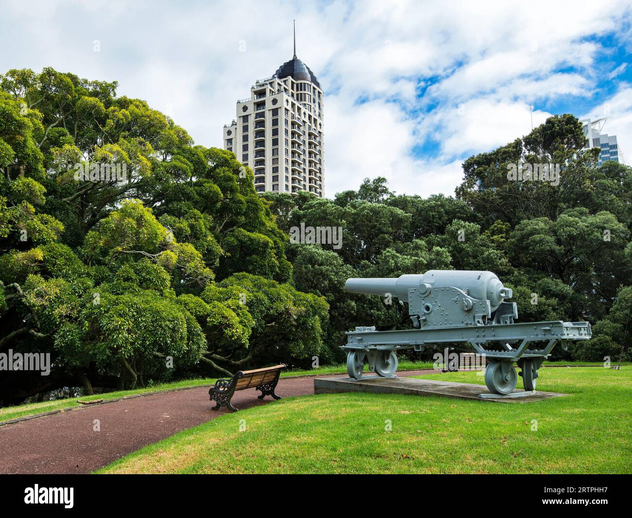Field Gun, Part of Boer War Memorial at Albert Park, Auckland, North Island, New Zealand Stock ...