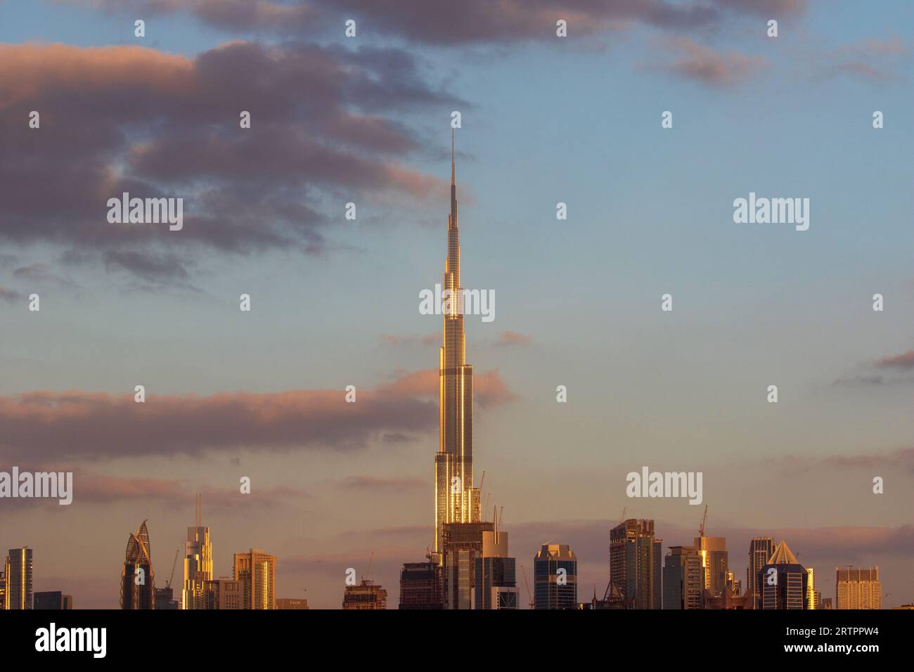 Sunset over iconic landmark in Dubai Burj Khalifa Stock Photo - Alamy