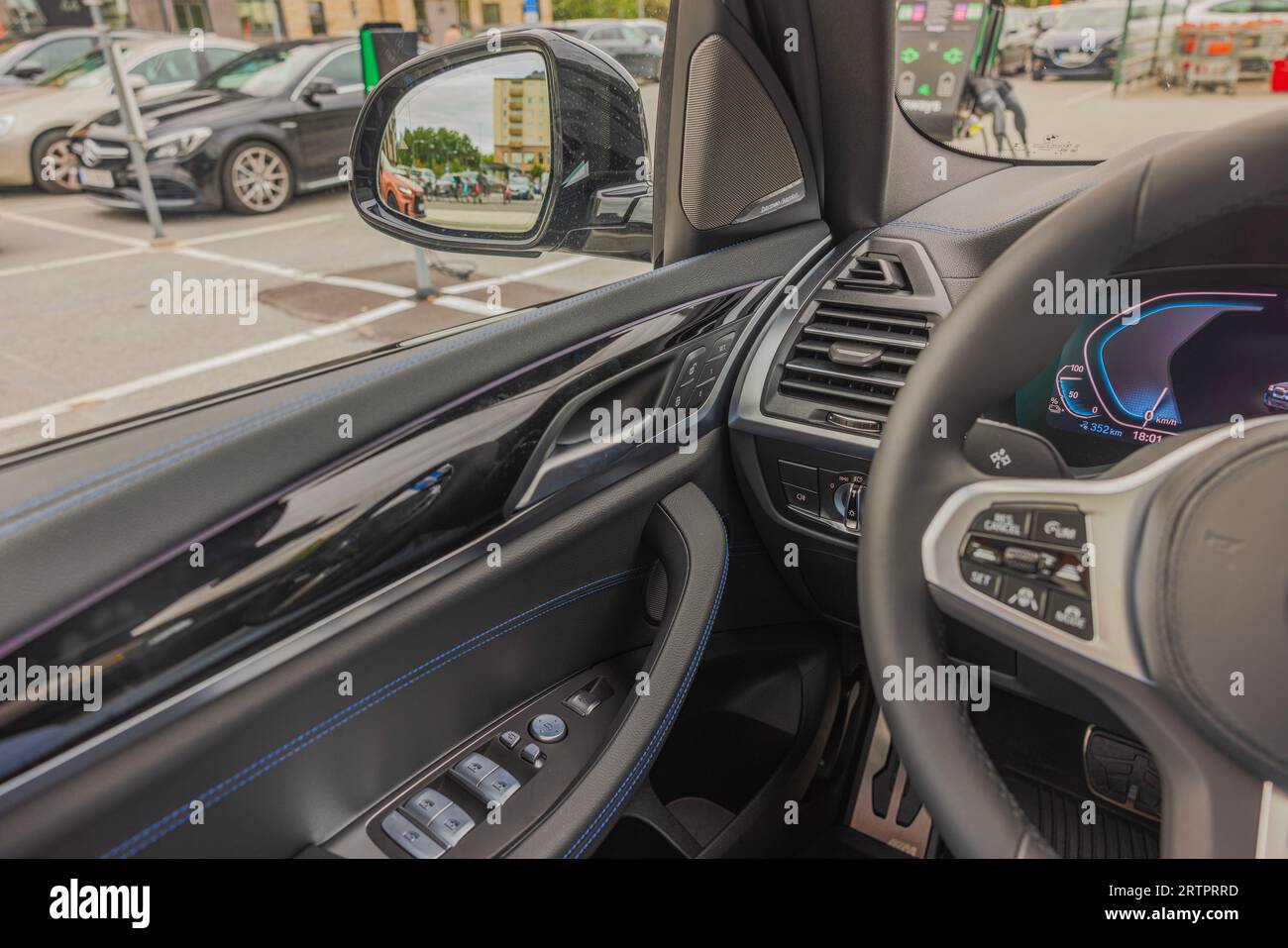 Drivers view windscreen hi-res stock photography and images - Alamy