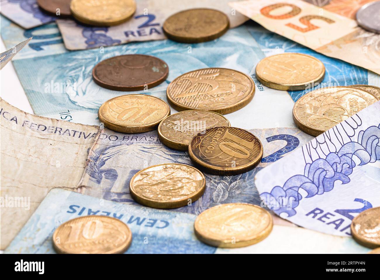 various Brazilian banknotes, coins of various values, dirty and lying ...