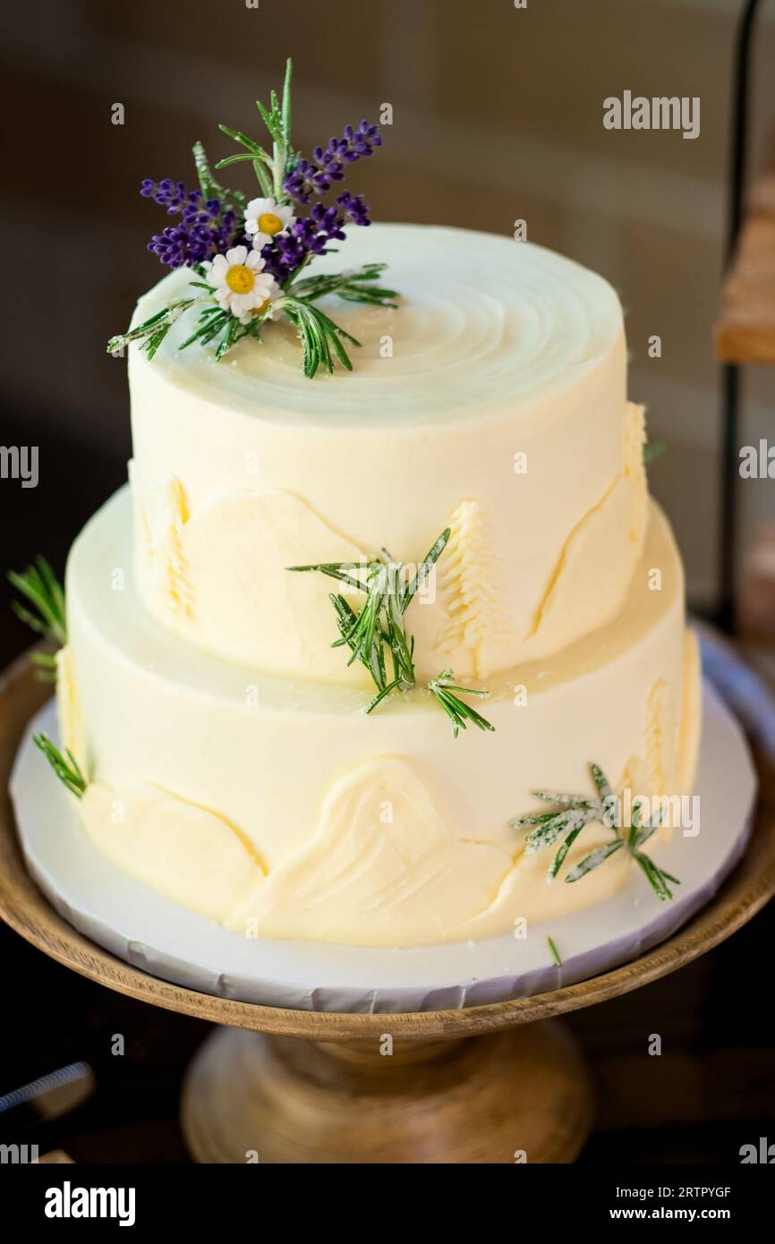 Traditional White Wedding Cake Stock Photo - Alamy