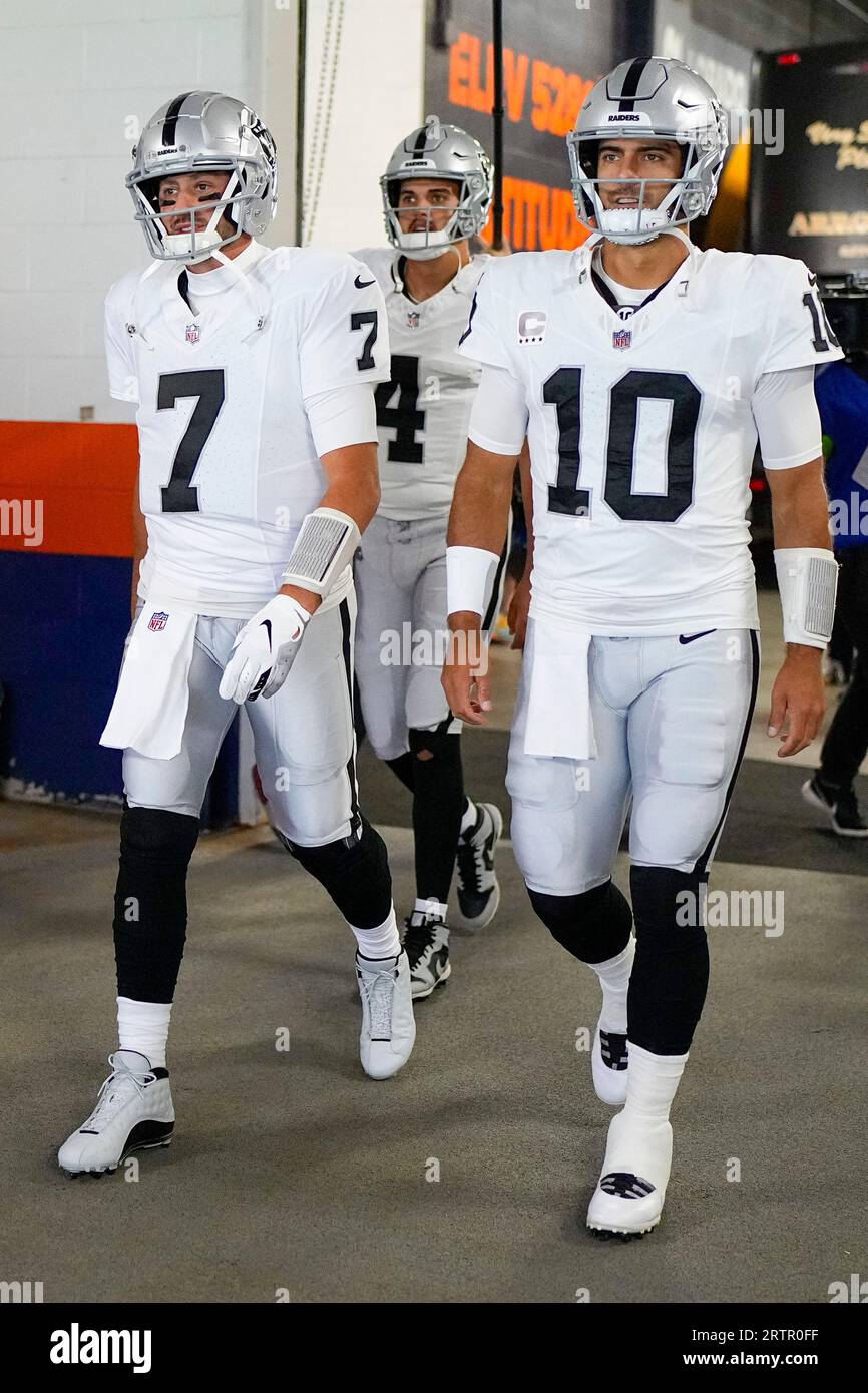 Las Vegas Raiders quarterback Jimmy Garoppolo (10), quarterback Brian ...
