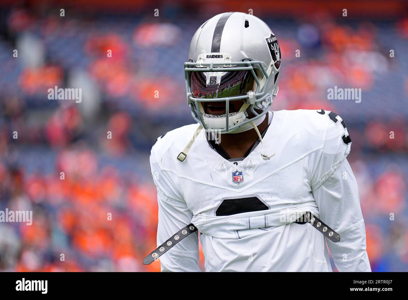 Las Vegas Raiders wide receiver DeAndre Carter warms up during an NFL ...