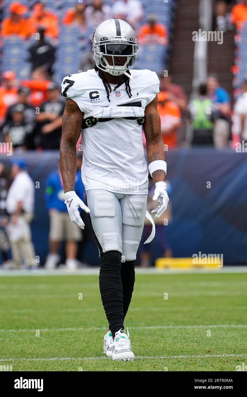 Las Vegas Raiders wide receiver Davante Adams warms up during an NFL ...