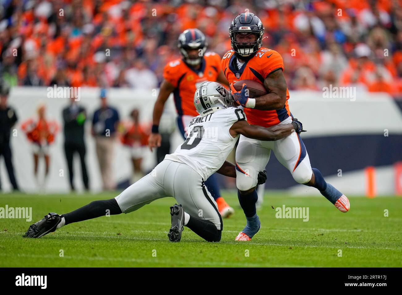 Denver Broncos running back Samaje Perine (25) runs against the Las ...