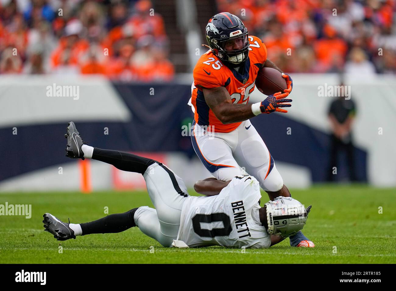 Denver Broncos running back Samaje Perine (25) runs against the Las ...
