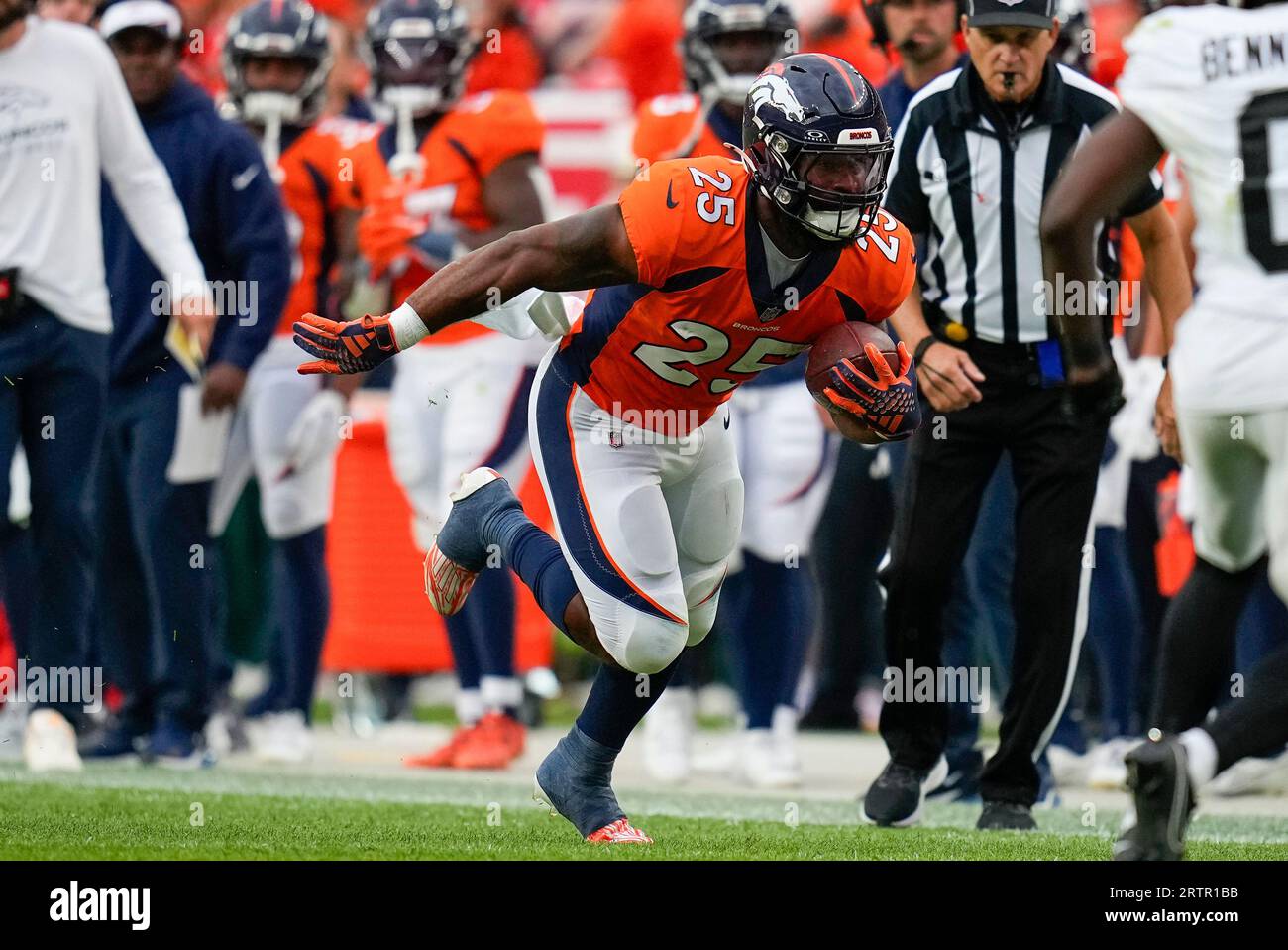 Denver Broncos running back Samaje Perine (25) runs against the Las ...