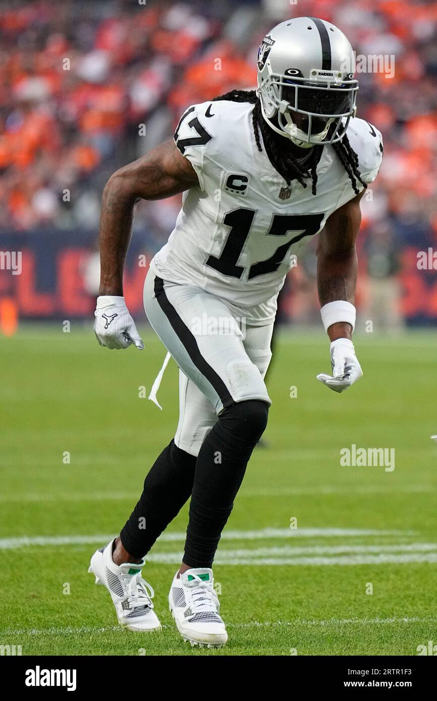 Las Vegas Raiders wide receiver Davante Adams (17) lines up against the ...
