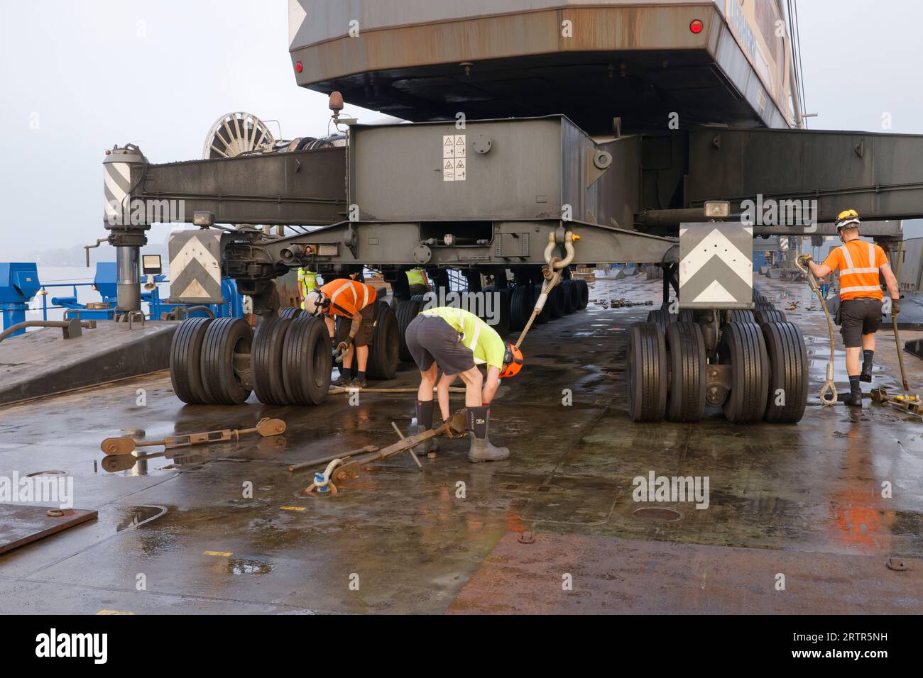 Crane deck hi-res stock photography and images - Alamy