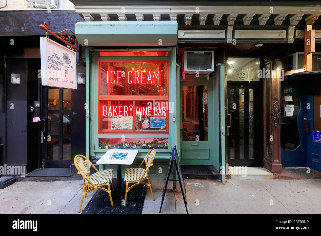 122 e 7th st hi-res stock photography and images - Alamy