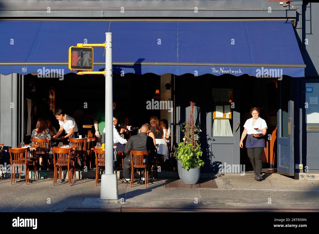 The Noortwyck, 289 Bleecker St, New York. NYC storefront photo of an ...