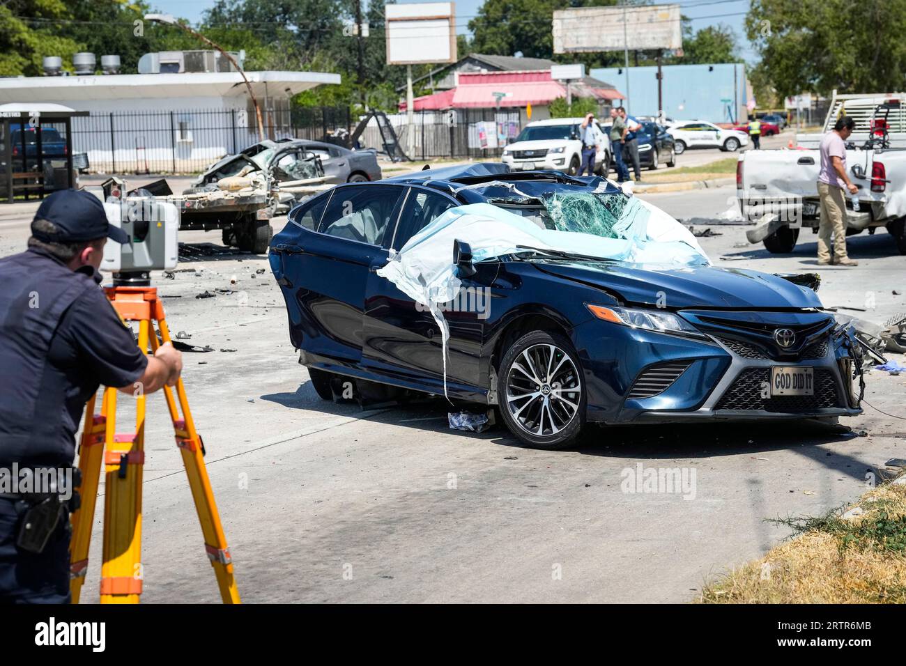 Police investigate the scene of a fatal car accident at the ...