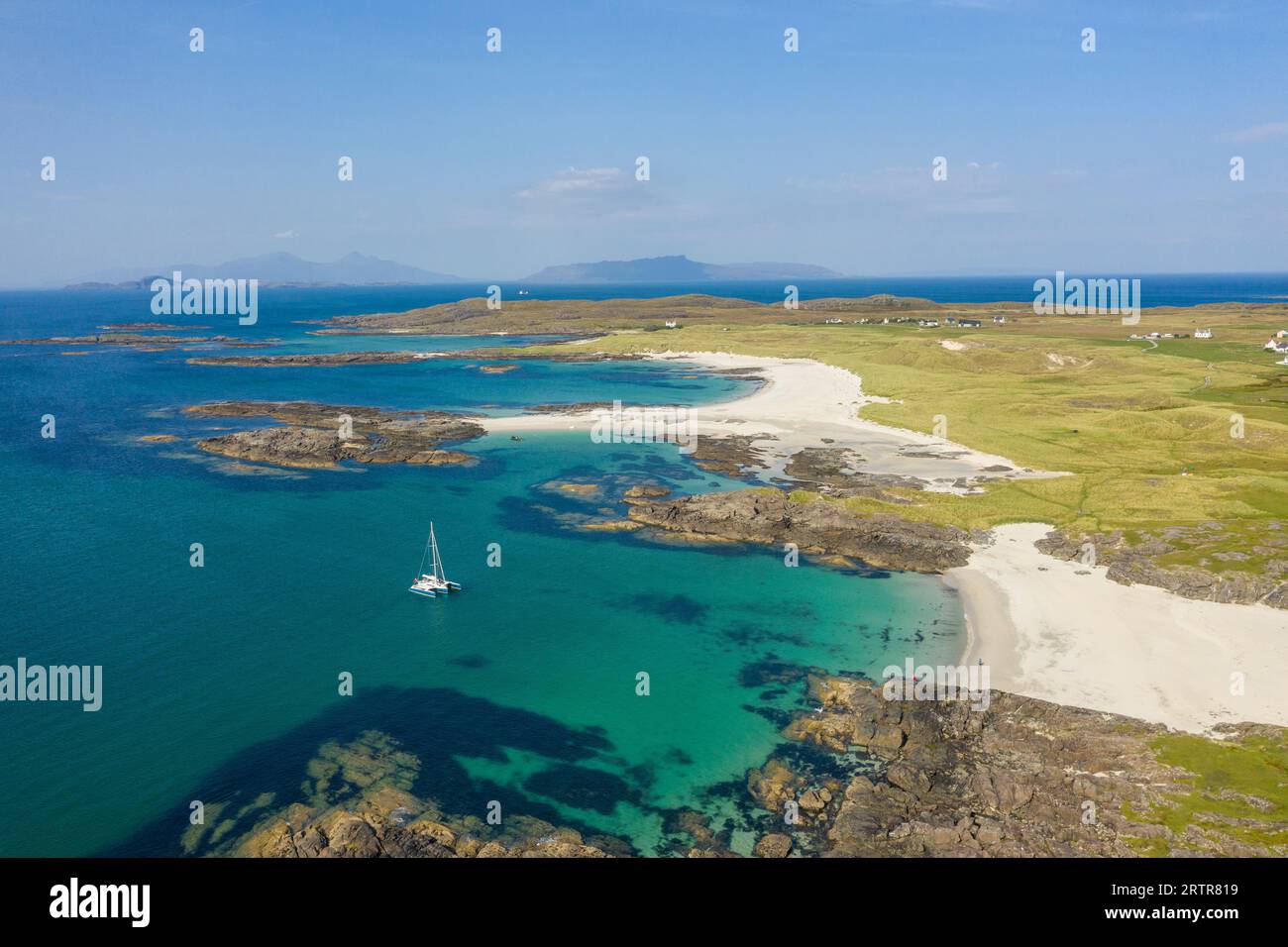 The white sandy beaches and turquoise waters of Sanna Bay, Ardnamurchan ...