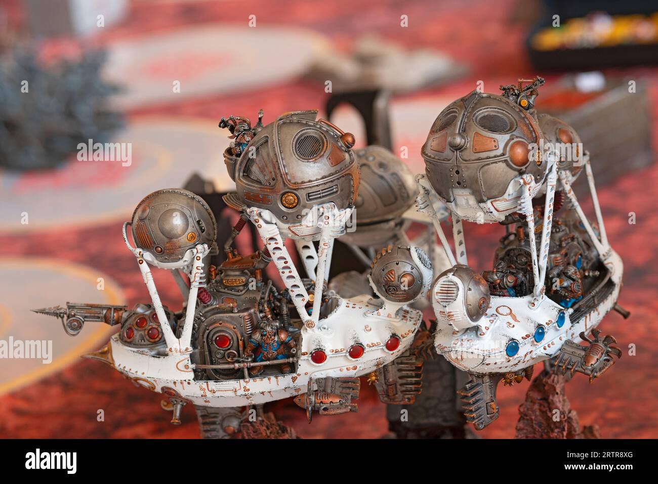 Painting warhammer figures hi-res stock photography and images - Alamy