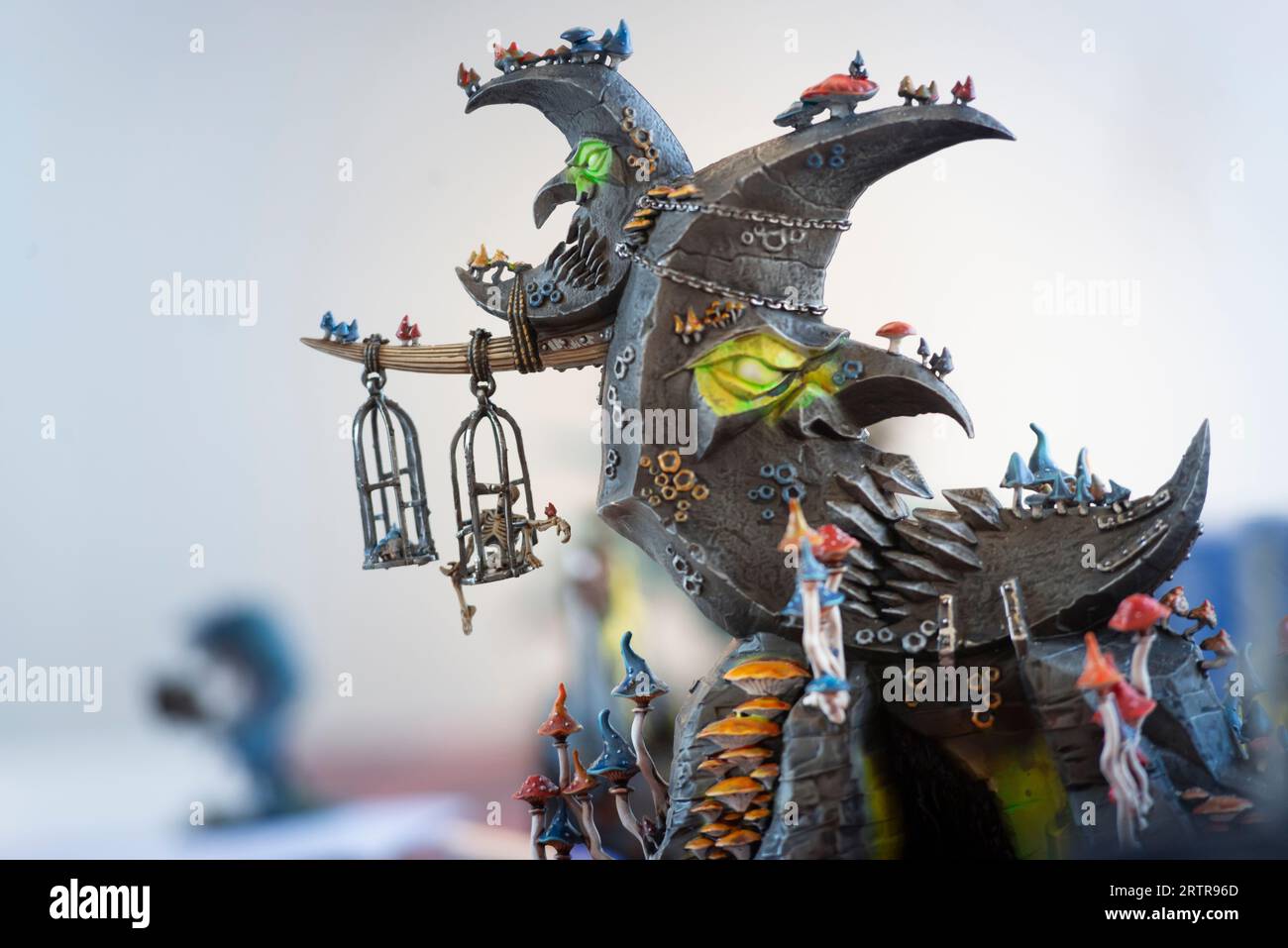 Painting warhammer figures hi-res stock photography and images - Alamy