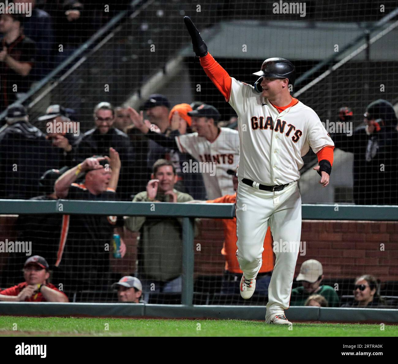San Francisco Giants' Joc Pederson (23) waves to Blake Sabol (2) after ...
