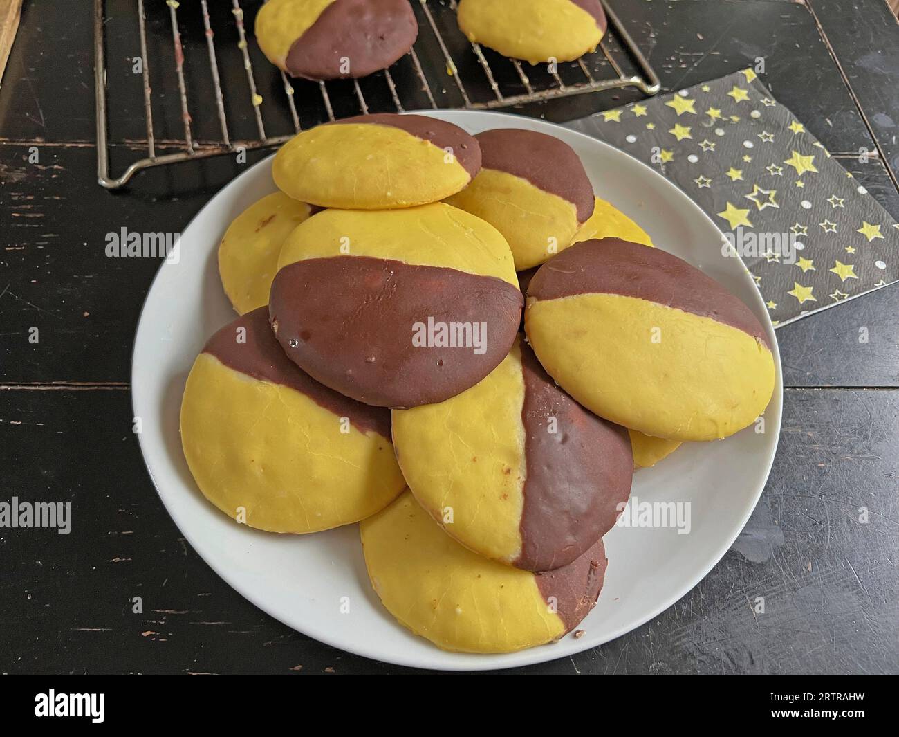 All tailgate parties need a great team-inspired dessert. For the ...