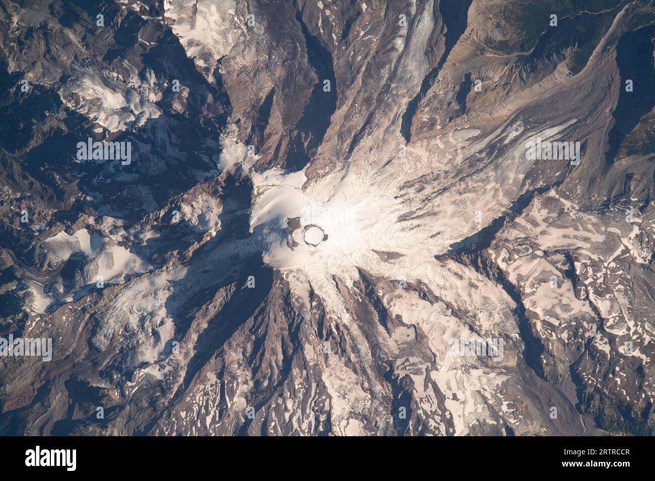 Washington, USA. 16th Aug, 2023. Mount Rainier, an active volcano with ...