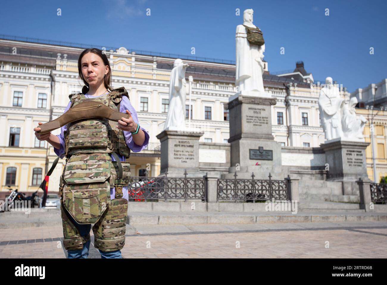 Kyiv, Ukraine. 14th Sep, 2023. A woman demonstrates a specially ...