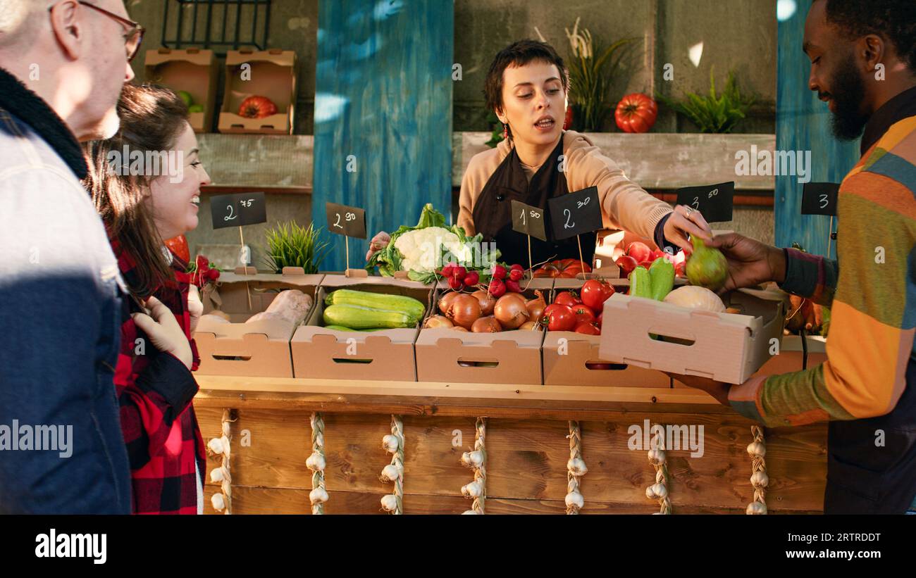 Farmer farmers talking american hi-res stock photography and images - Alamy