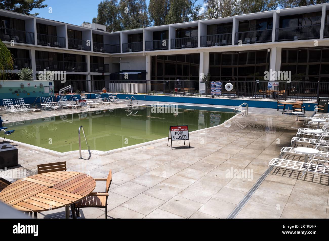 Los Angeles, USA. 21 Aug, 2023. Pool flooding after a big storm Stock ...