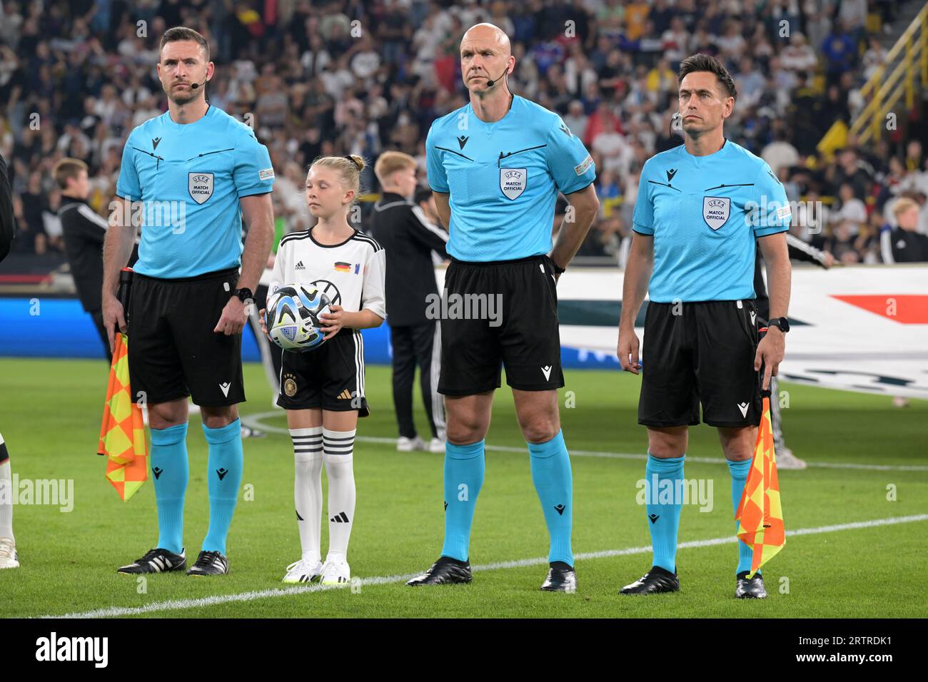 Daniel cook referee hi-res stock photography and images - Alamy