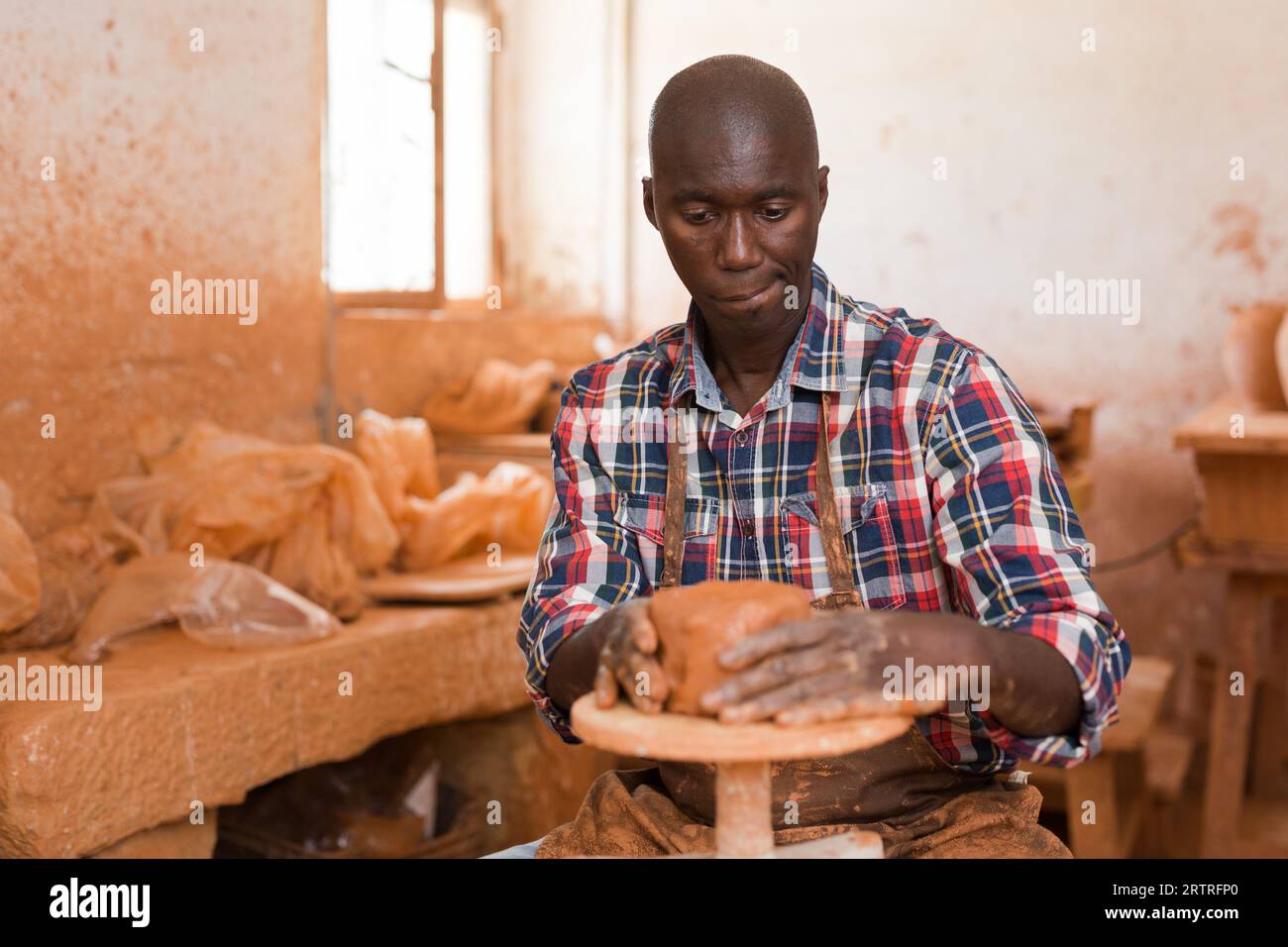 Craftsman moulding wet clay Stock Photo - Alamy