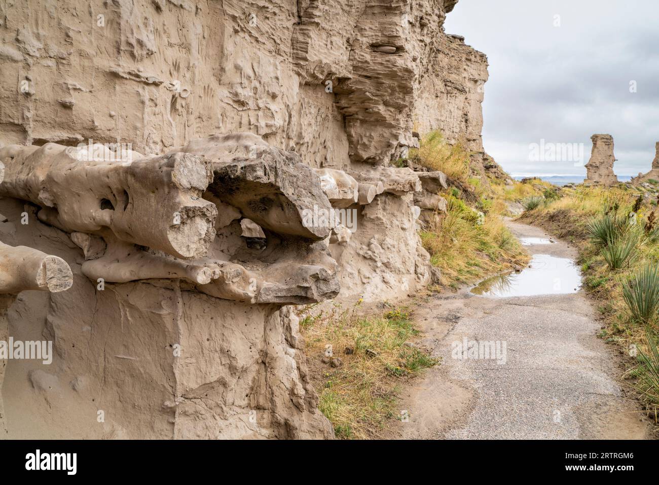 Saddle Rock Trail leading to the summit of Scotts Bluff National ...