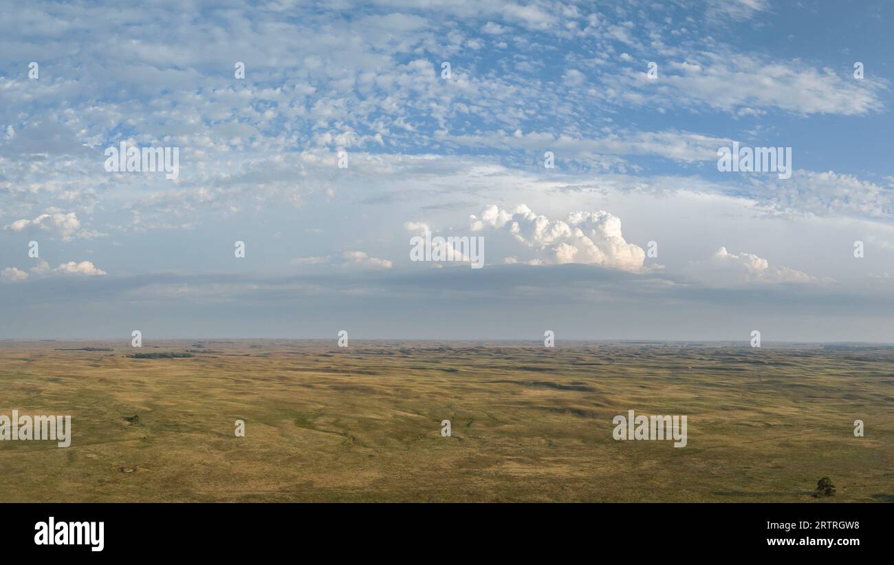 Cumulus clouds over prairie hi-res stock photography and images - Alamy