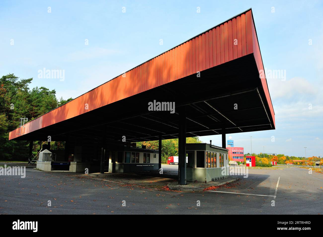 New iron curtain wall hi-res stock photography and images - Alamy
