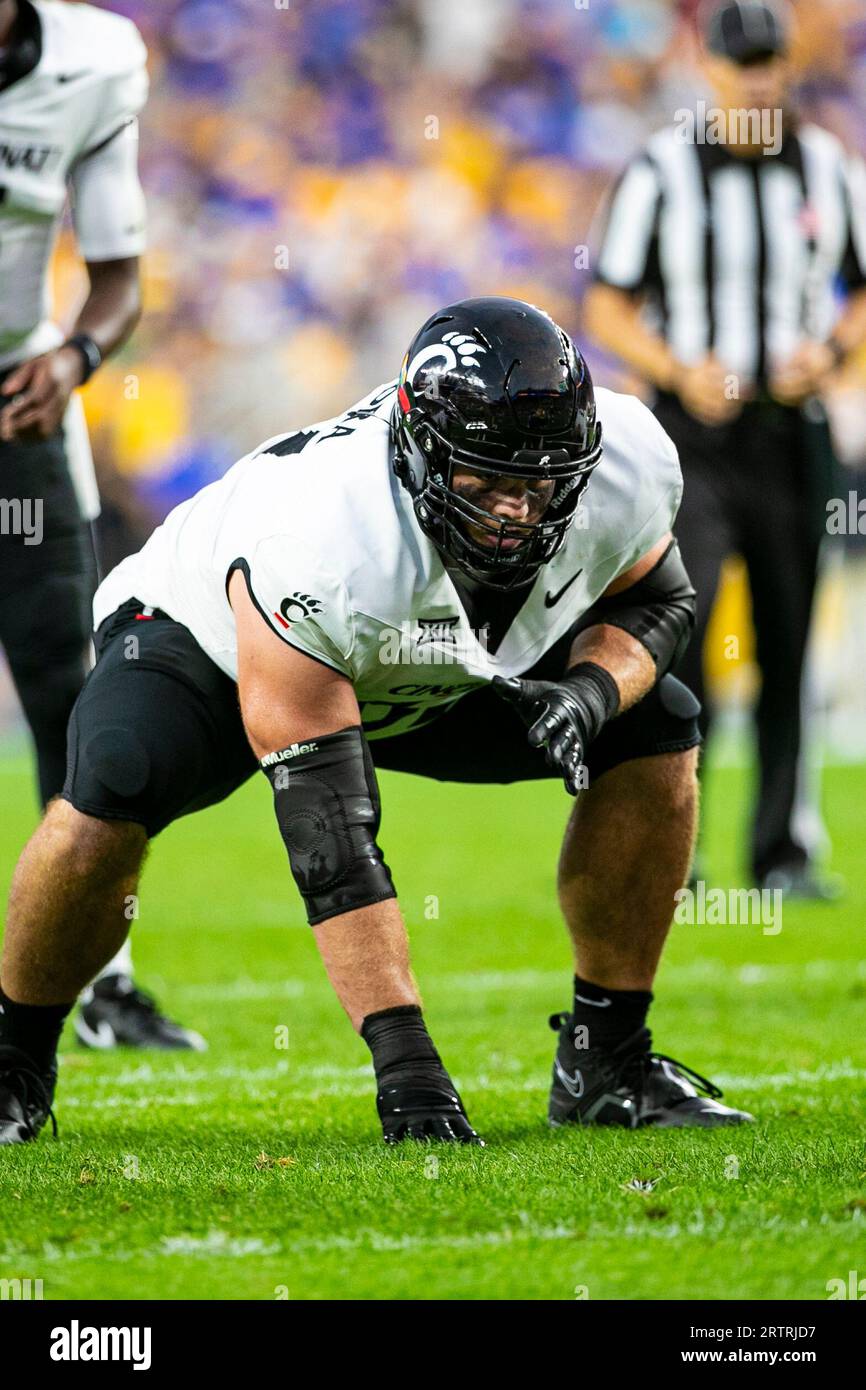 PITTSBURGH, PA - SEPTEMBER 09: Cincinnati Bearcats offensive lineman ...