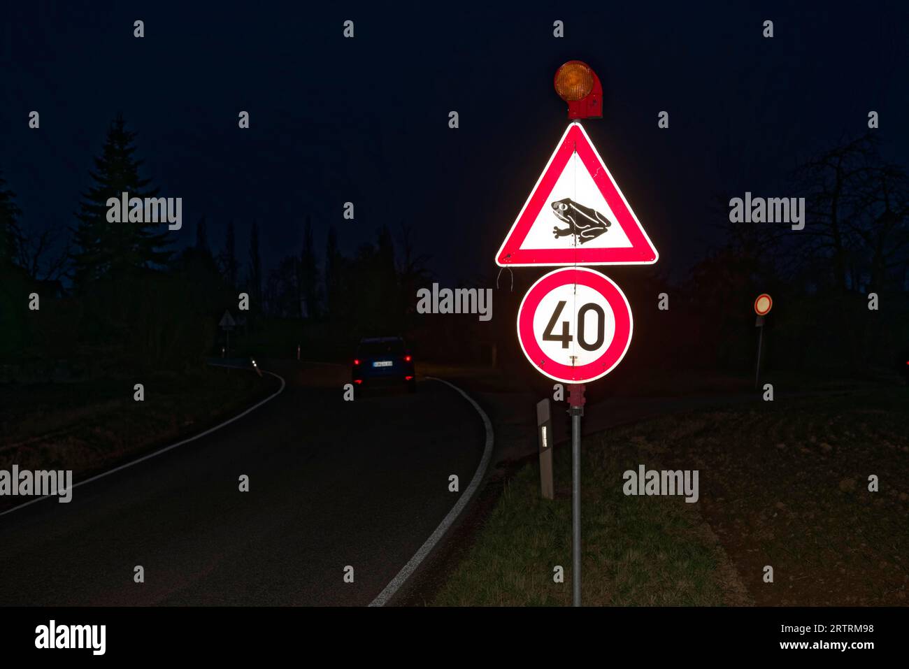 Road sign toad migration hi-res stock photography and images - Alamy