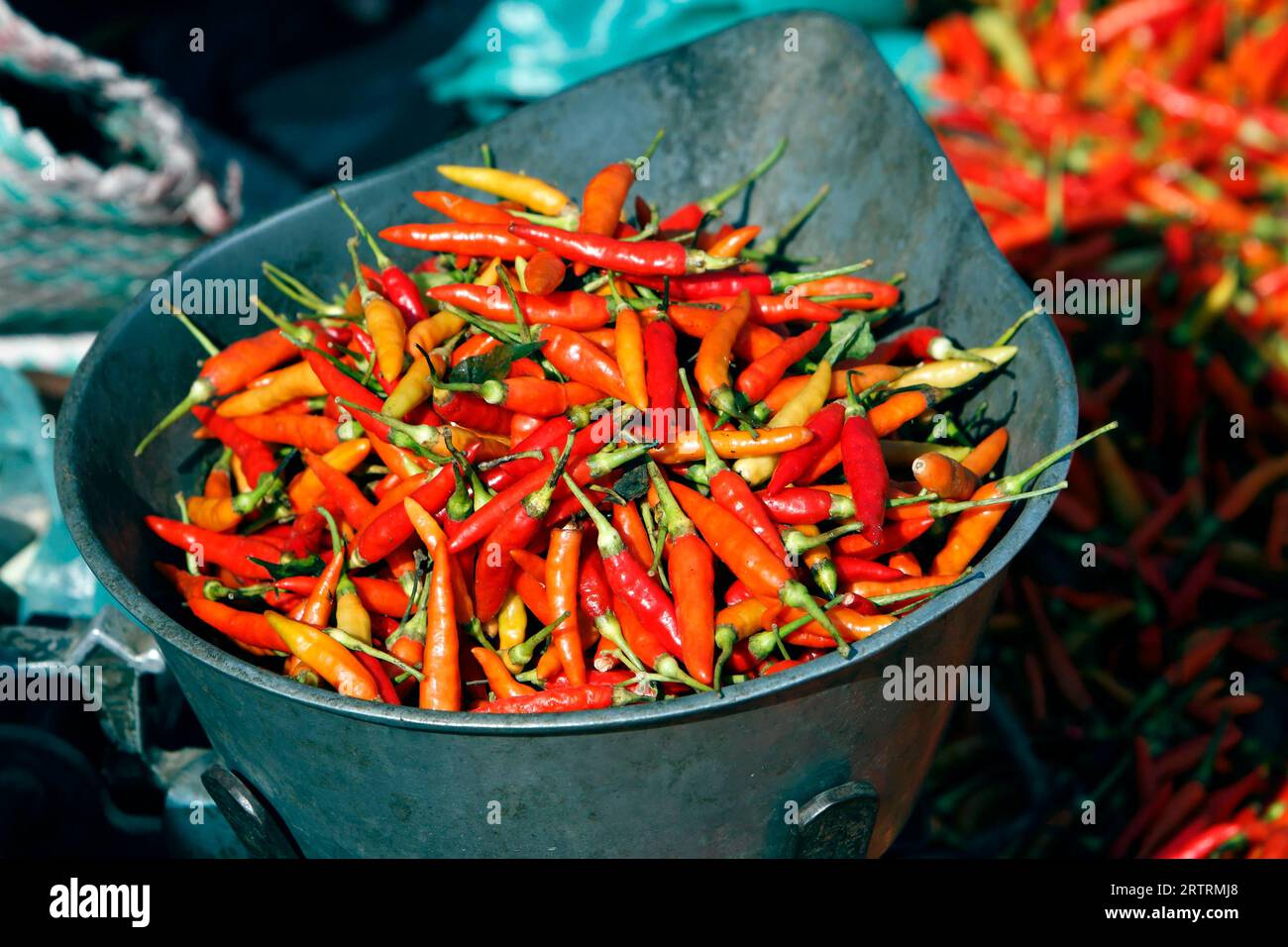 Market indonesia food spice spicy hi-res stock photography and images ...