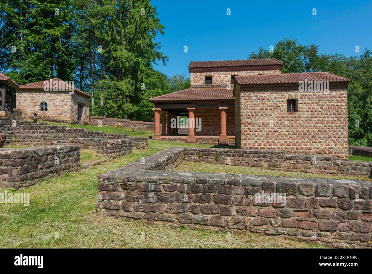 Roman temple tawern hi-res stock photography and images - Alamy