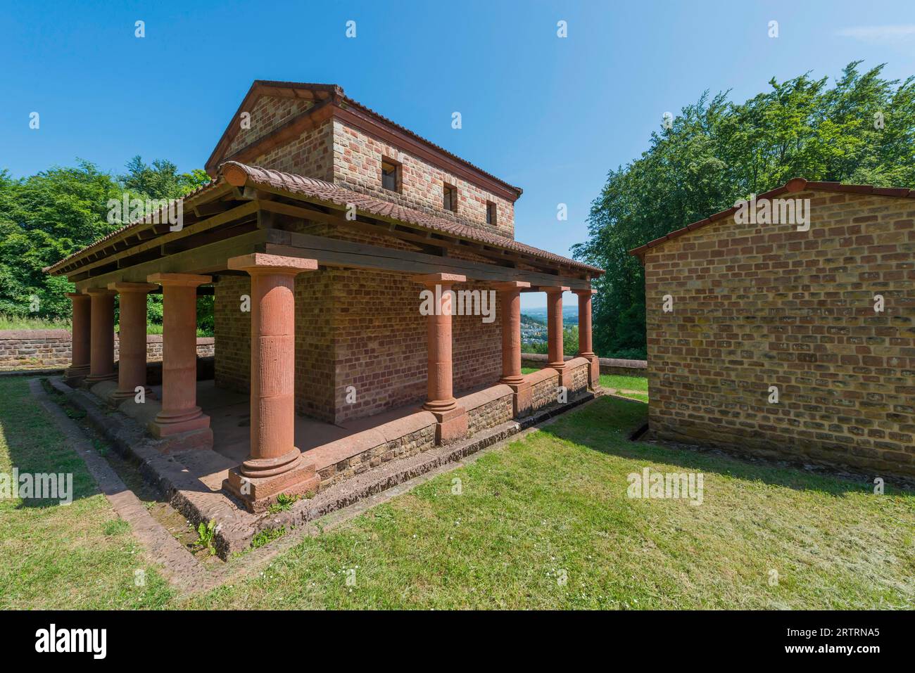 Roman temple tawern hi-res stock photography and images - Alamy