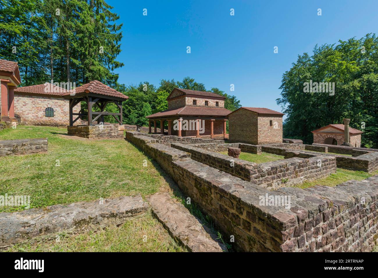 Roman temple tawern hi-res stock photography and images - Alamy