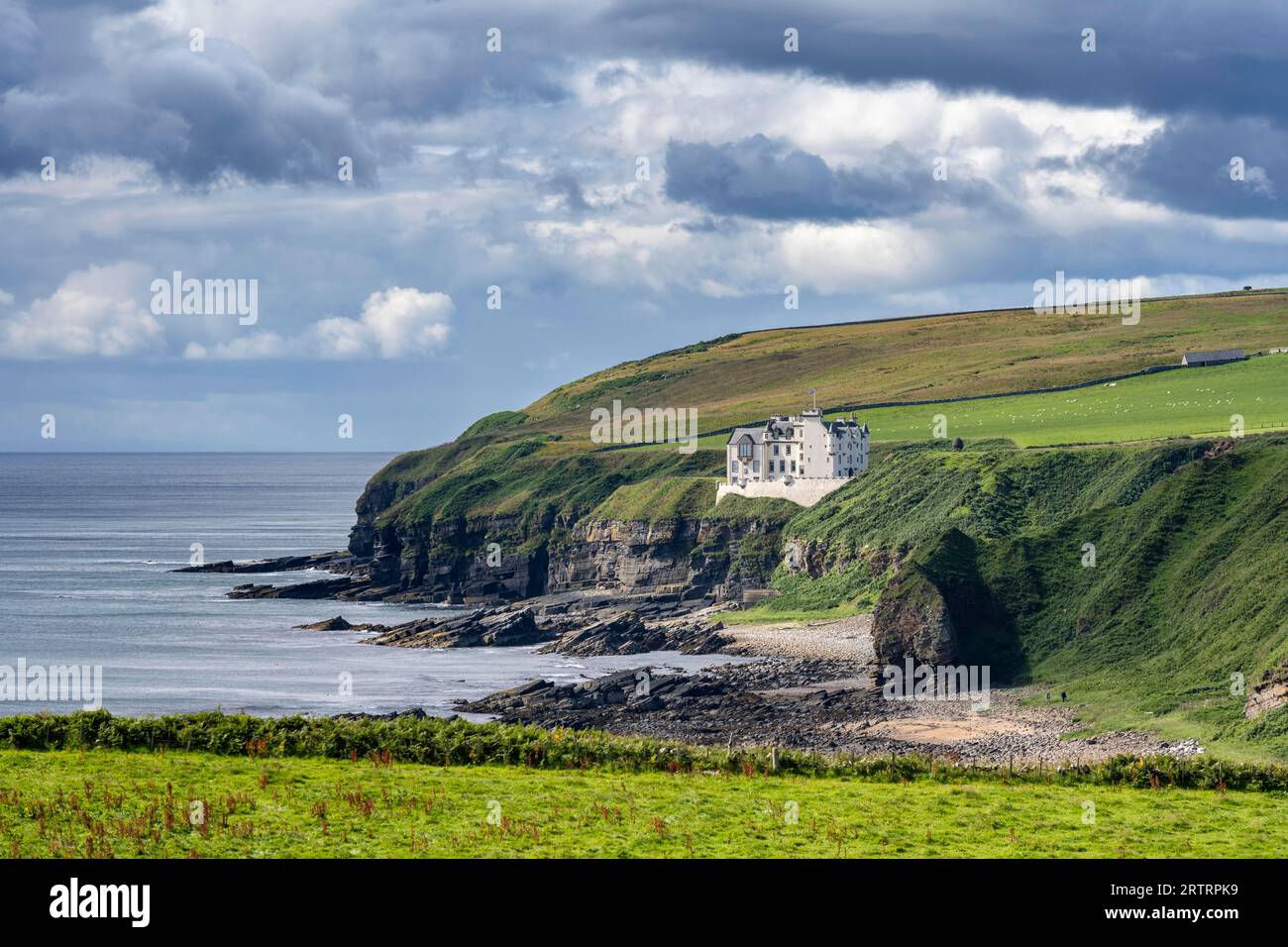 Dunbeath castle hi-res stock photography and images - Alamy