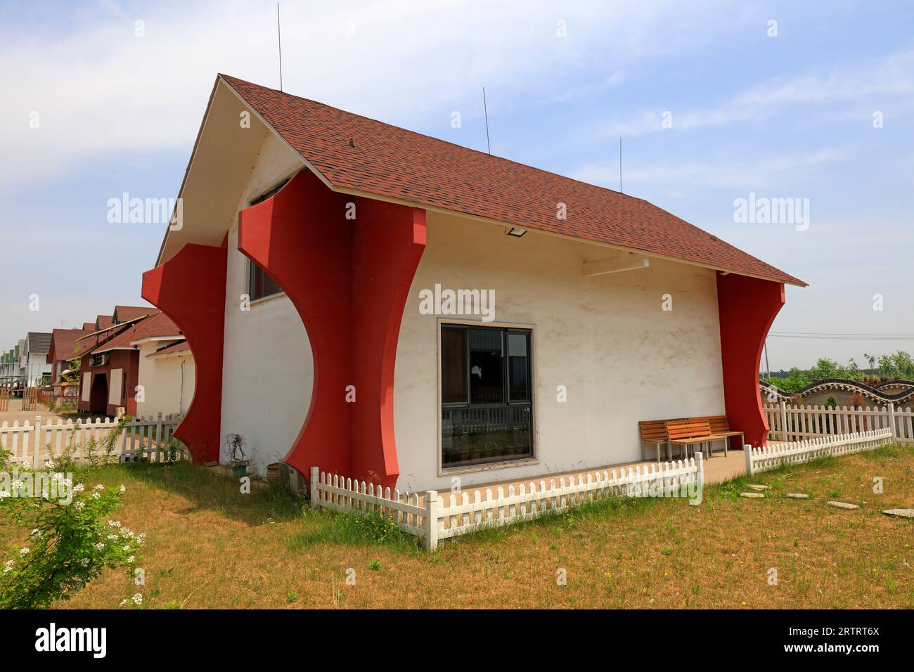 Simple modern housing hi-res stock photography and images - Alamy